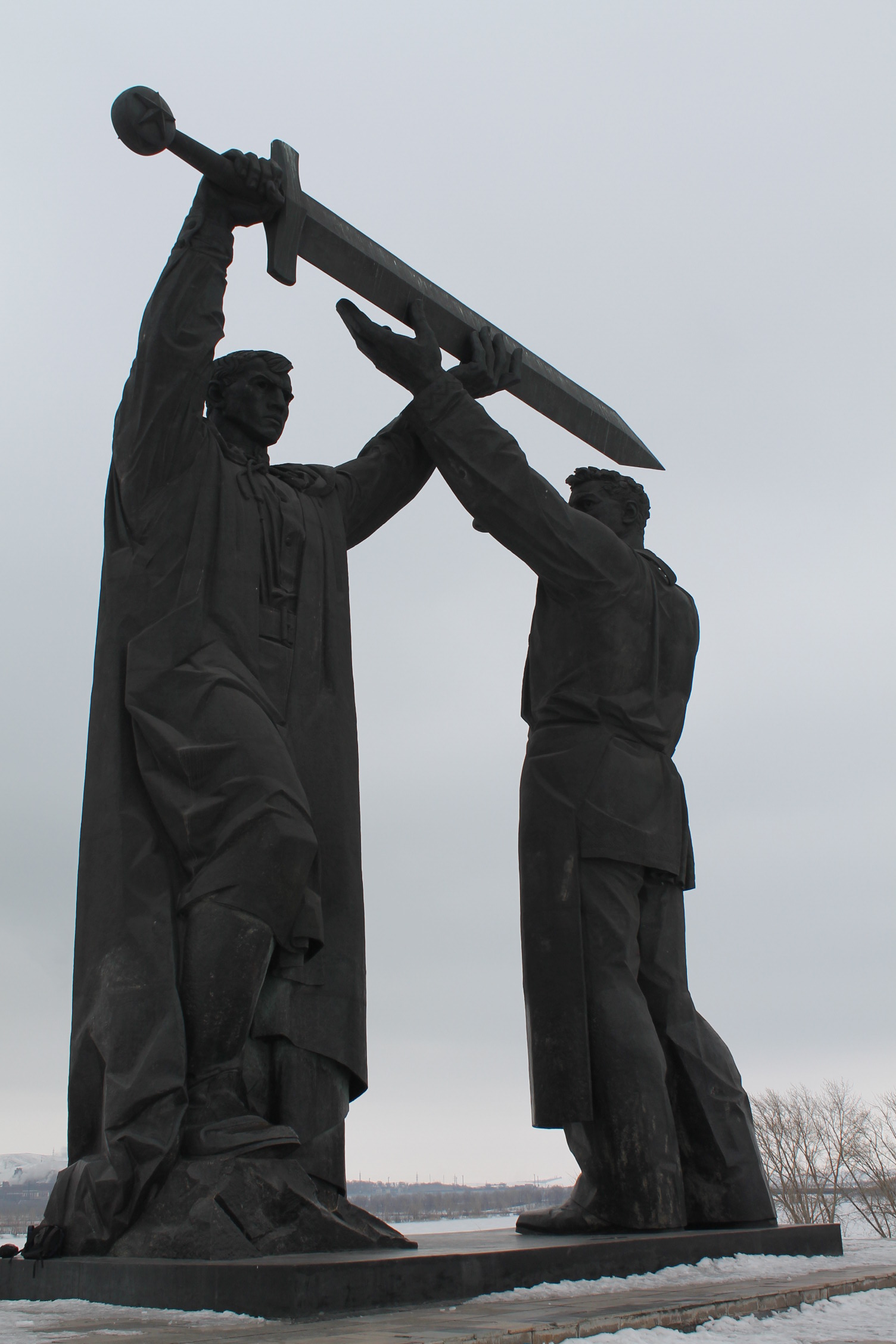 Монумент «Тыл - фронту» - Магнитогорск