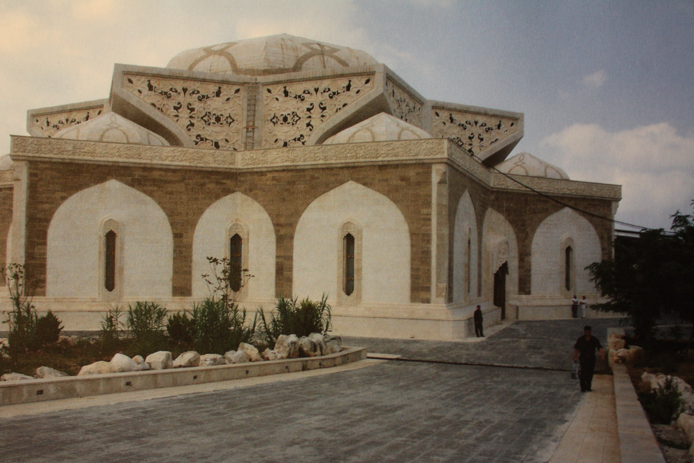 Asad Mausoleum Эль Кардаха Mausoleum