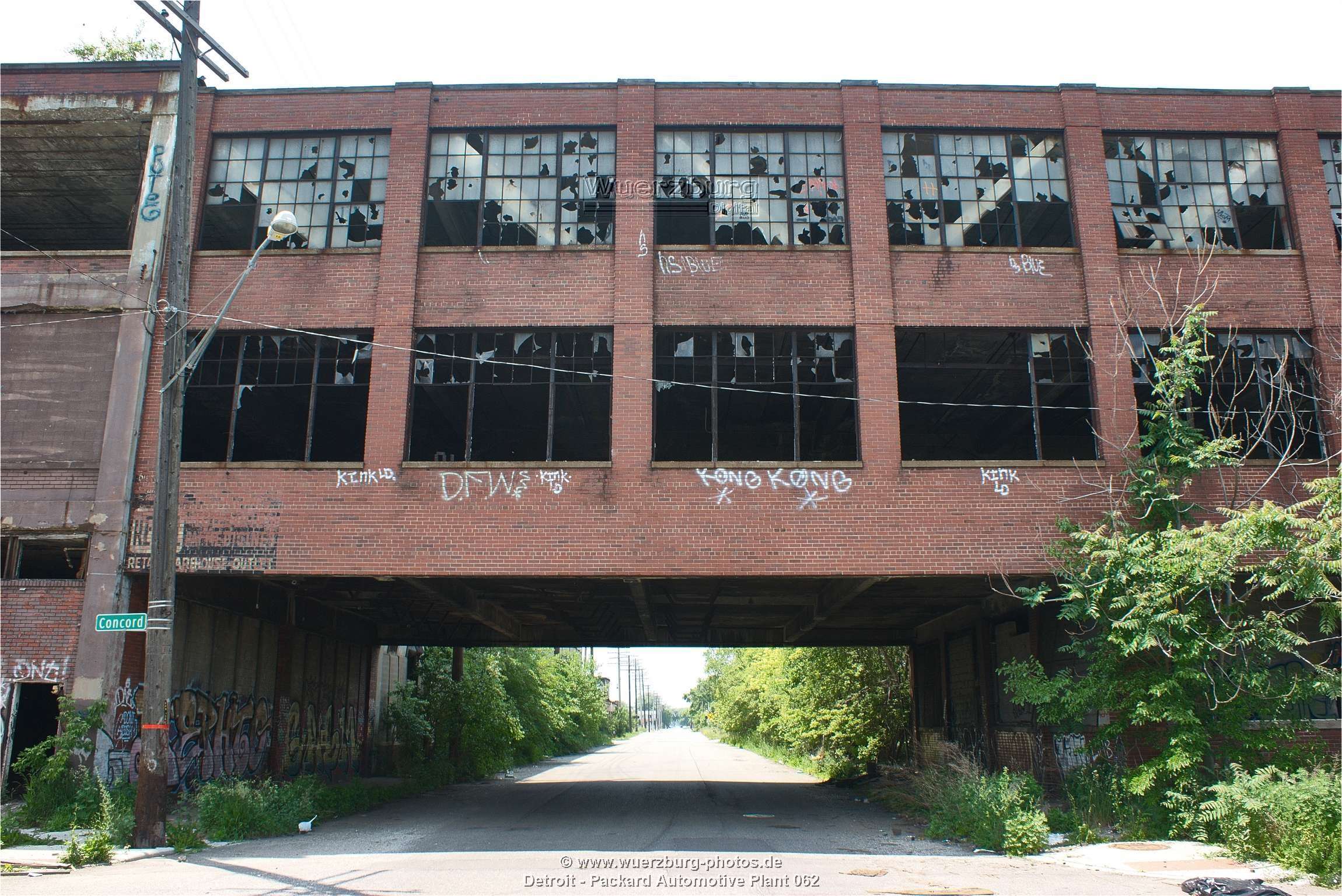 Packard Automotive Plant - Bridge over the East Palmer Avenue - Detroit ... Packard Automotive Plant - Bridge over the East Palmer Avenue - Detroit ...