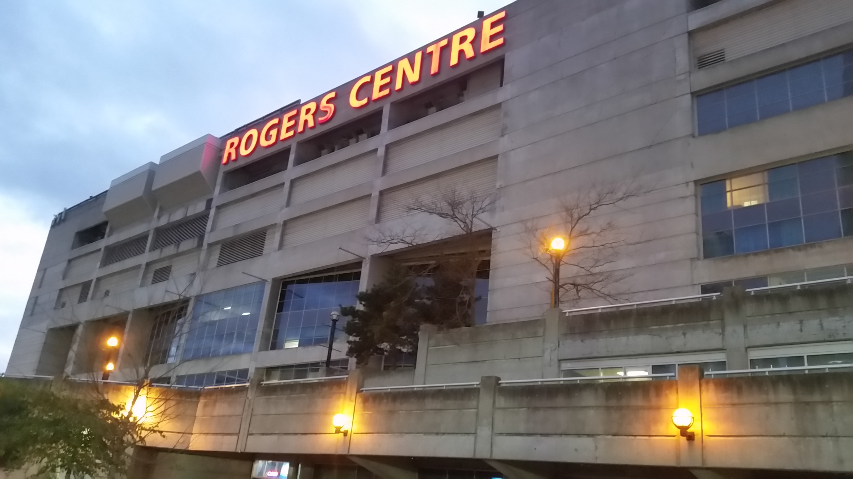 Rogers Centre (SkyDome) - Toronto, Ontario Rogers Centre (SkyDome) - Toronto, Ontario