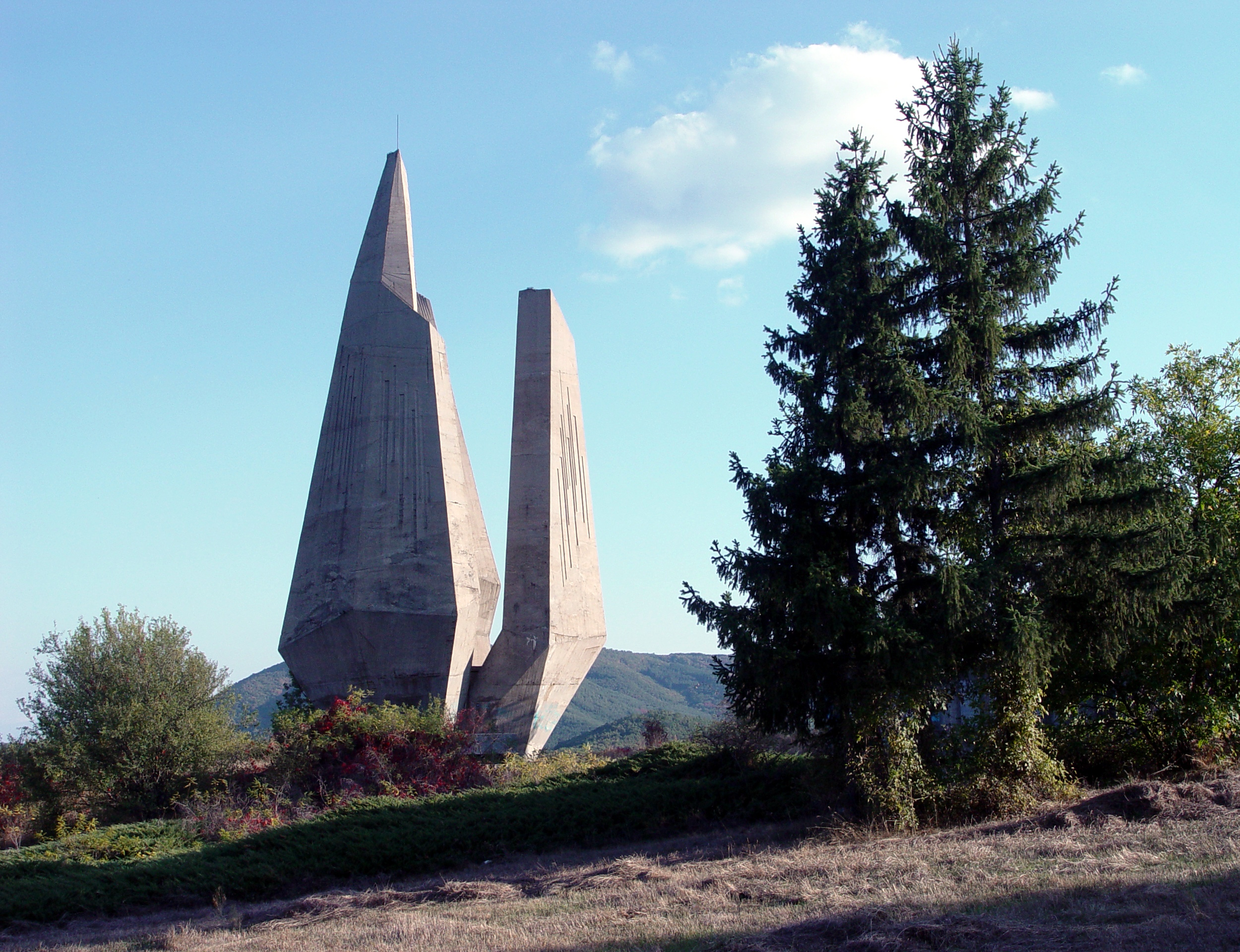 Партизански паметник „Пламък“
