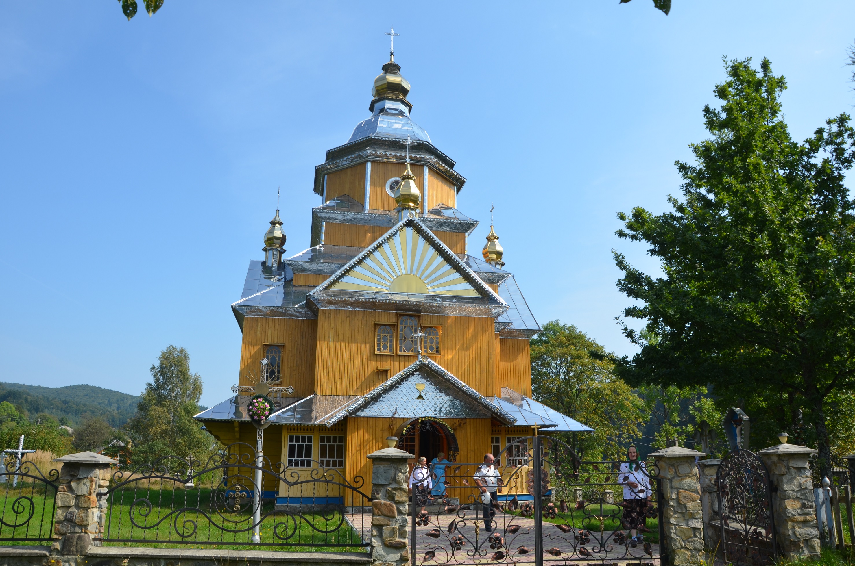 Церква Святого Архистратига Михаїла Лужки