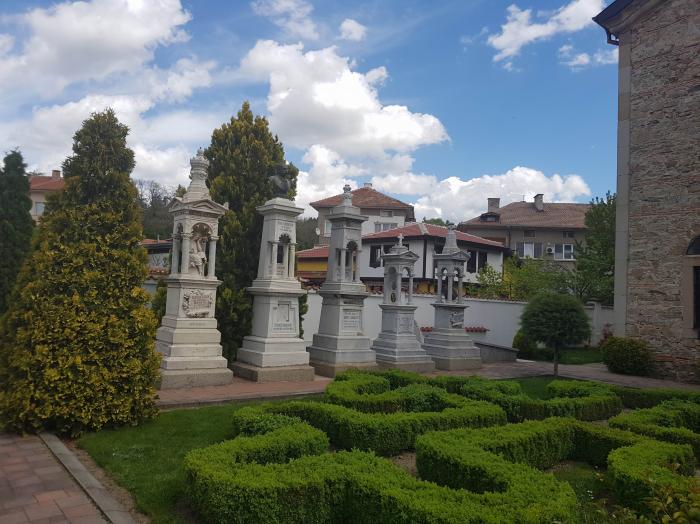 Надгробни паметници Казанлък