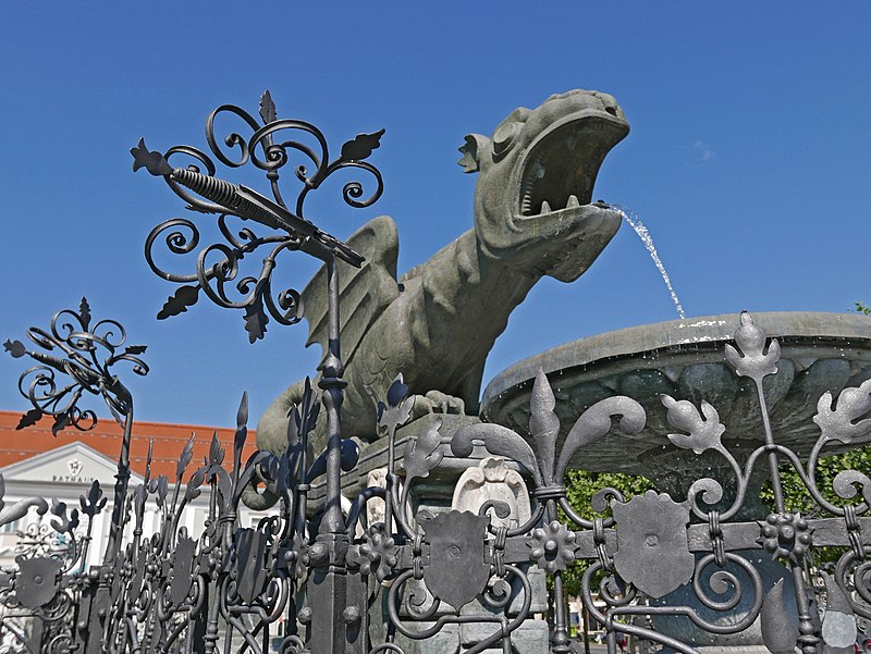 Lindwurmbrunnen - Klagenfurt Lindwurmbrunnen - Klagenfurt