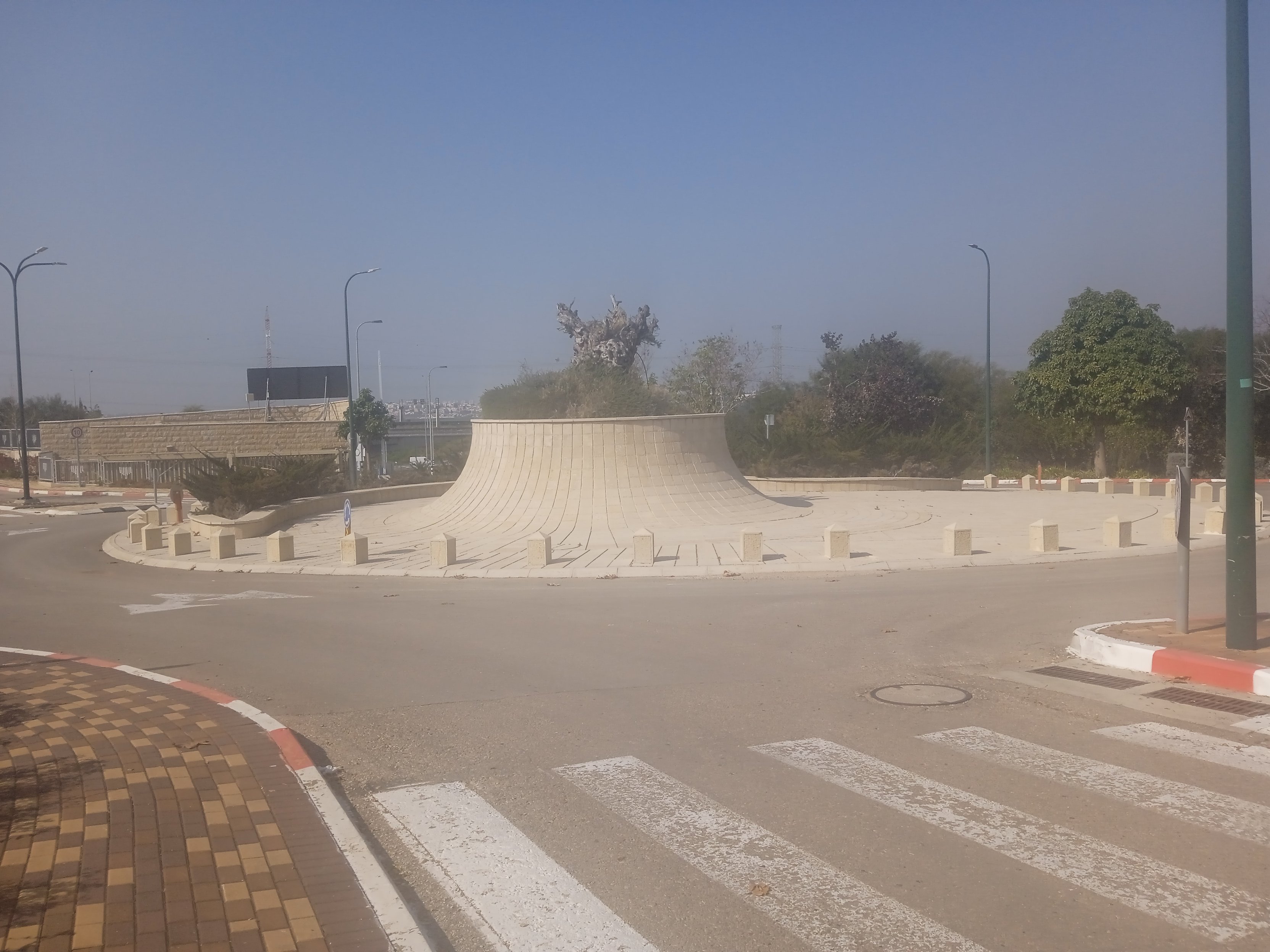 Roundabout | roundabout / traffic circle Roundabout | roundabout / traffic circle