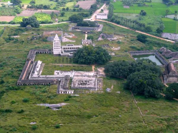 Gingee Fort | place with historical importance