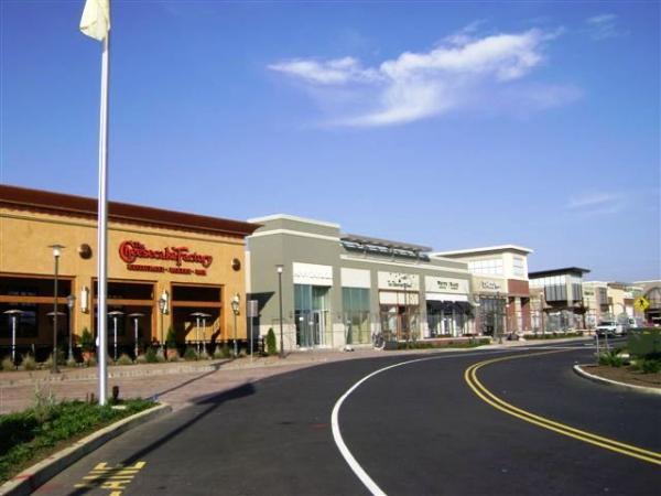 Freehold Raceway Mall Outdoor Lifestyle Expansion | store / shop