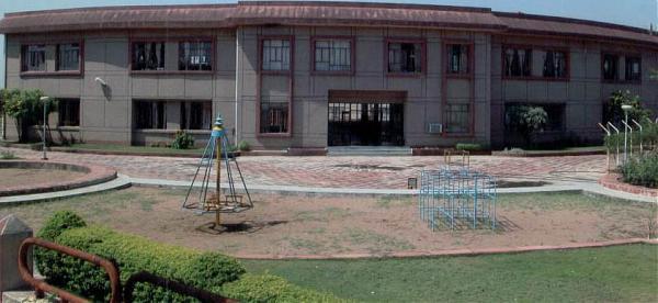 Ira International School Logo