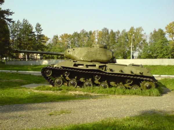 IS-2 heavy tank - Lenino | tank on display