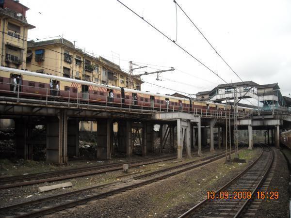 Sandhurst Road Railway Station Lower level (Main line) - Mumbai