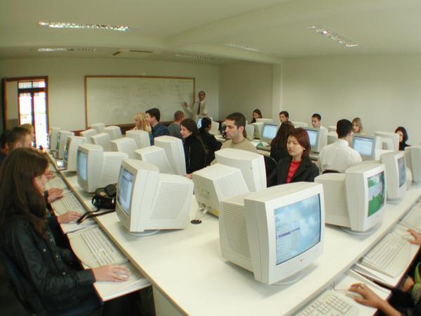 ESIC - Business & Marketing School - Curitiba (Português)