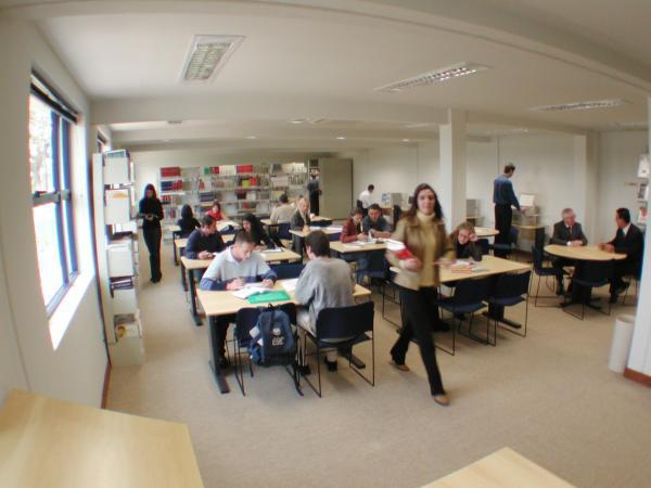 ESIC - Business & Marketing School - Curitiba (Português)