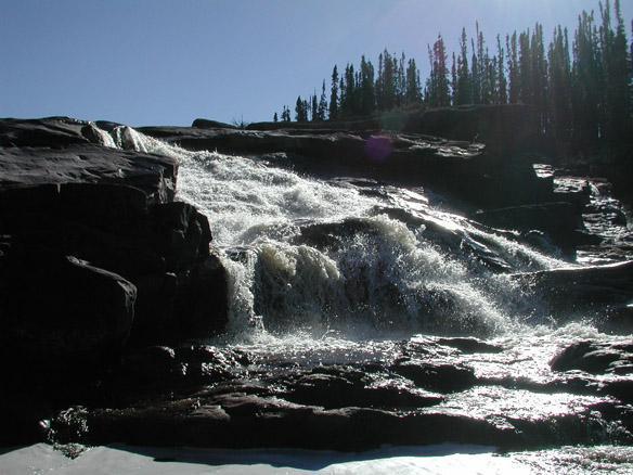 Manouane River (extraordinary place: falls, moutains)
