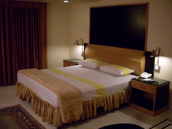 Hotel Days Inn - Gulshan-e-Iqbal Town