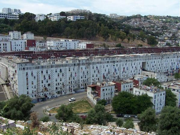 Climat de France, la plus grande cité d'Alger. Les 200 colonnes ...