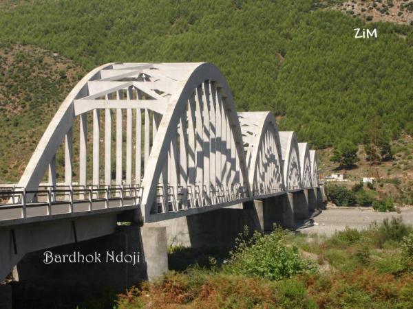 Ura e Zogut mbi lumin Mat