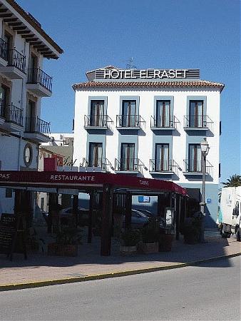 Hotel El Raset (English)