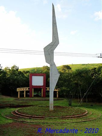 Ruínas da Ponte Queimada e Monumento a Coluna Prestes - Santa Helena