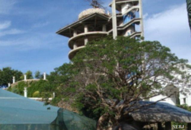 Baluarte Mini ZooTower - Vigan