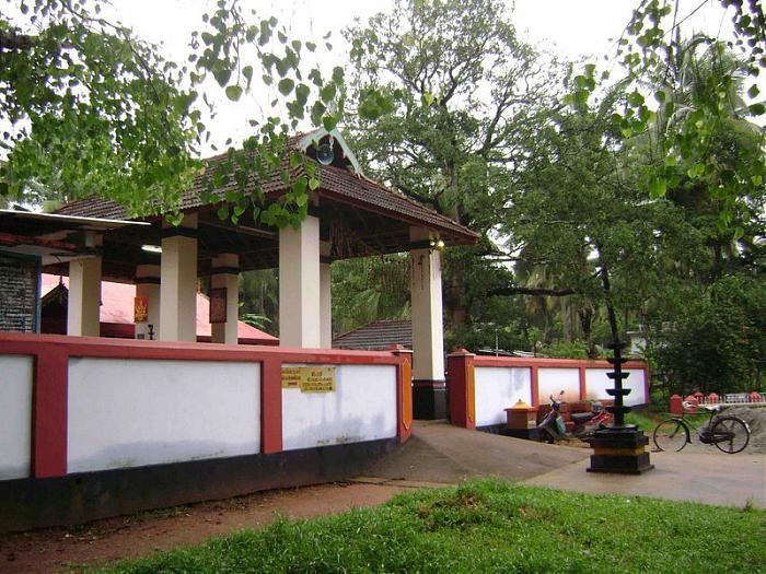 Aayiramkaavu Temple Ponnore - Parappur