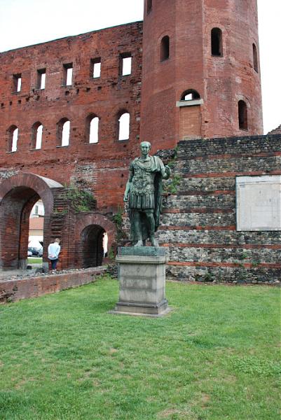 Julius Caesar' monument - Turin