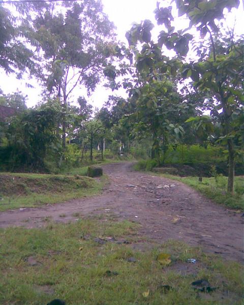 Pertigaan Makam Dero - Dero