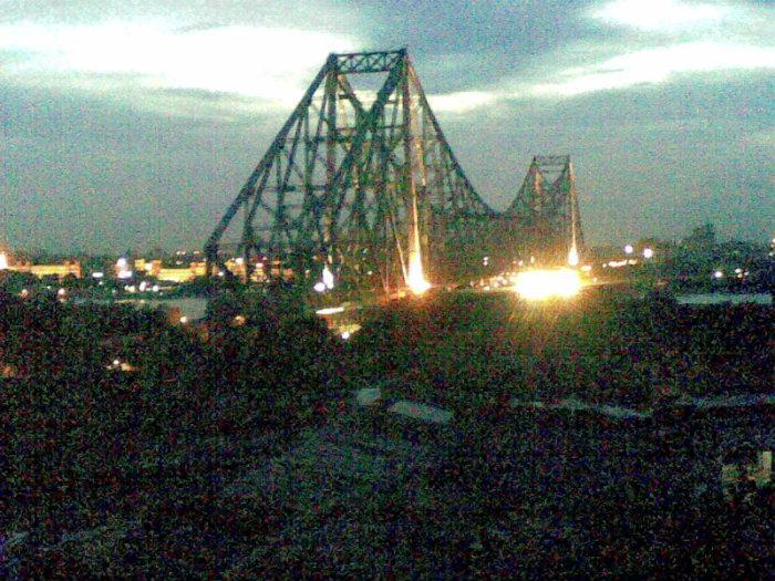 Rabindra Setu ( Howrah Bridge )