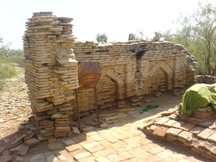 Old fort of Serwahi (Ruined) By: RAFI RAZA SDQ. HC-597