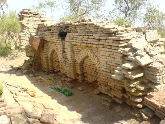 Old fort of Serwahi (Ruined) By: RAFI RAZA SDQ. HC-597