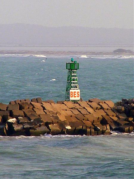Faro de la entrada del Puerto de Altamira