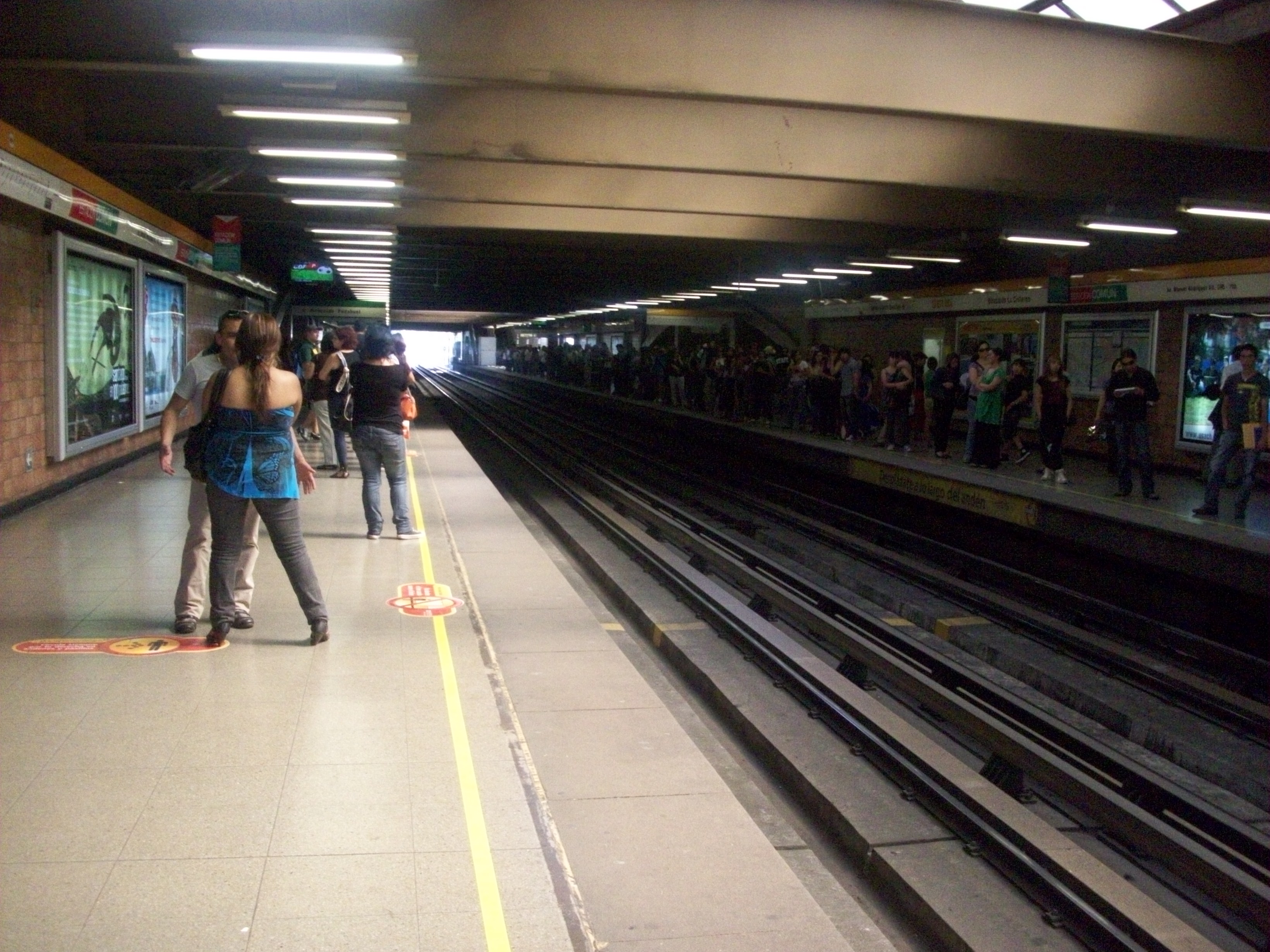 Estacion Santa Ana - Línea 2 - Línea 5 - Santiago | metro station