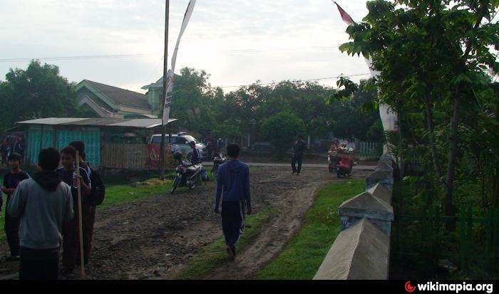 Pertigaan Lapangan Kerten Teguhan - Teguhan