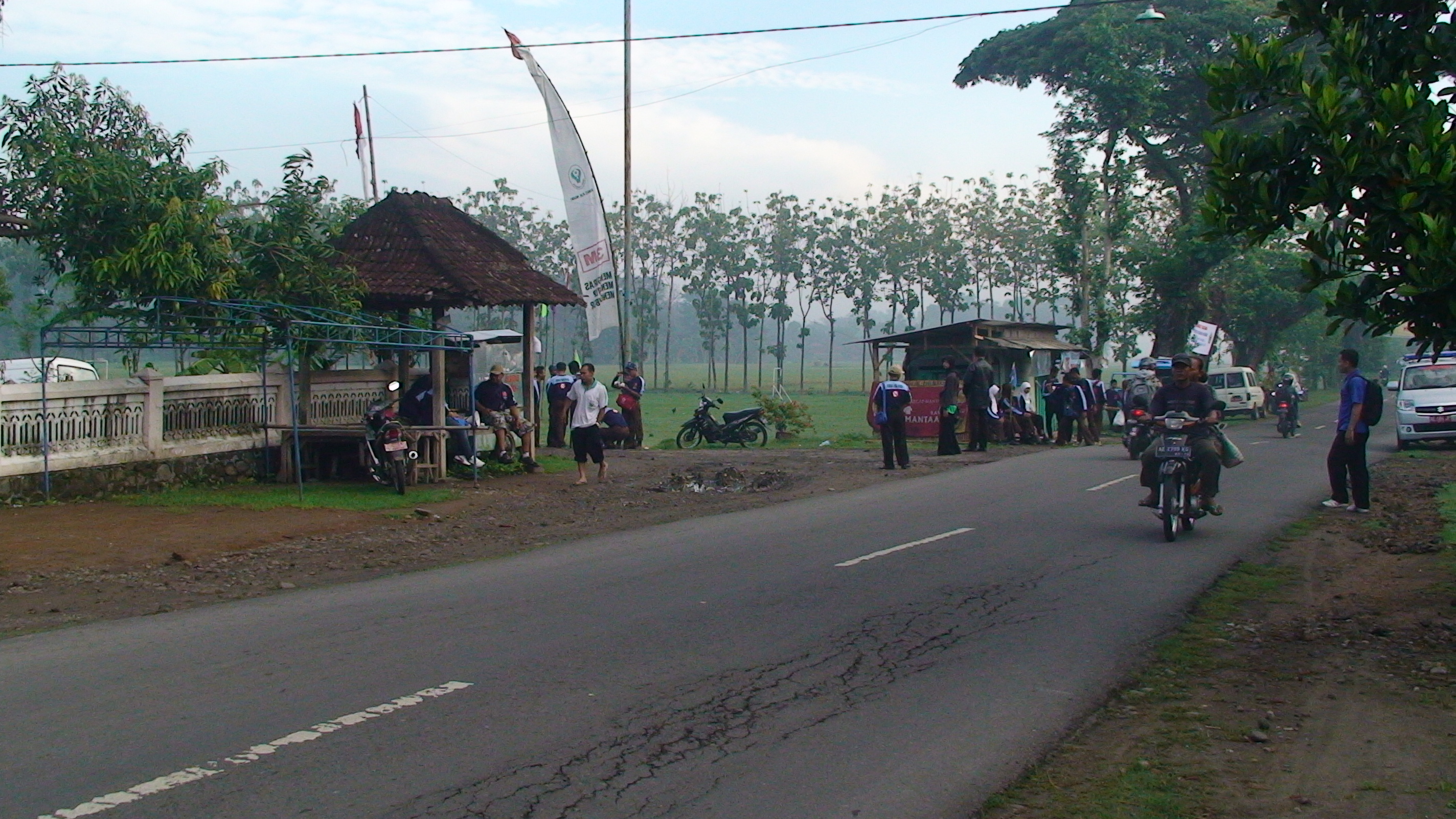 Pertigaan Lapangan Kerten Teguhan - Teguhan