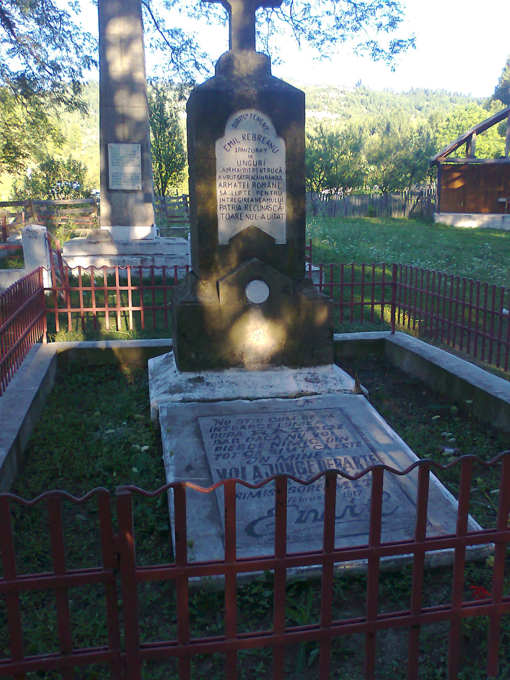 Monumentul Sublocotenentului Erou Emil Rebreanu - Pădurea Spânzuraţilor ...