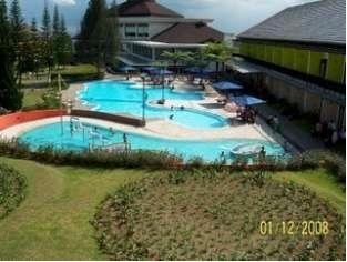 Mikie Holiday Resort - Berastagi