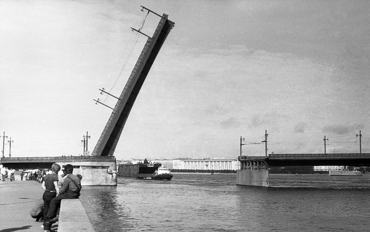 Liteyny Bridge - Saint Petersburg | moveable bridge, listed building ...