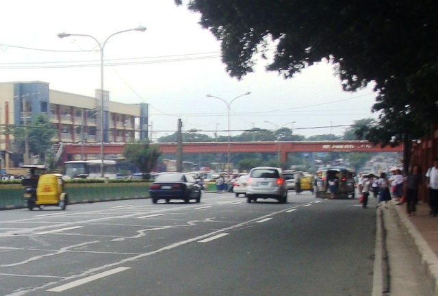 Batasan Footbridge - Quezon City Batasan Road