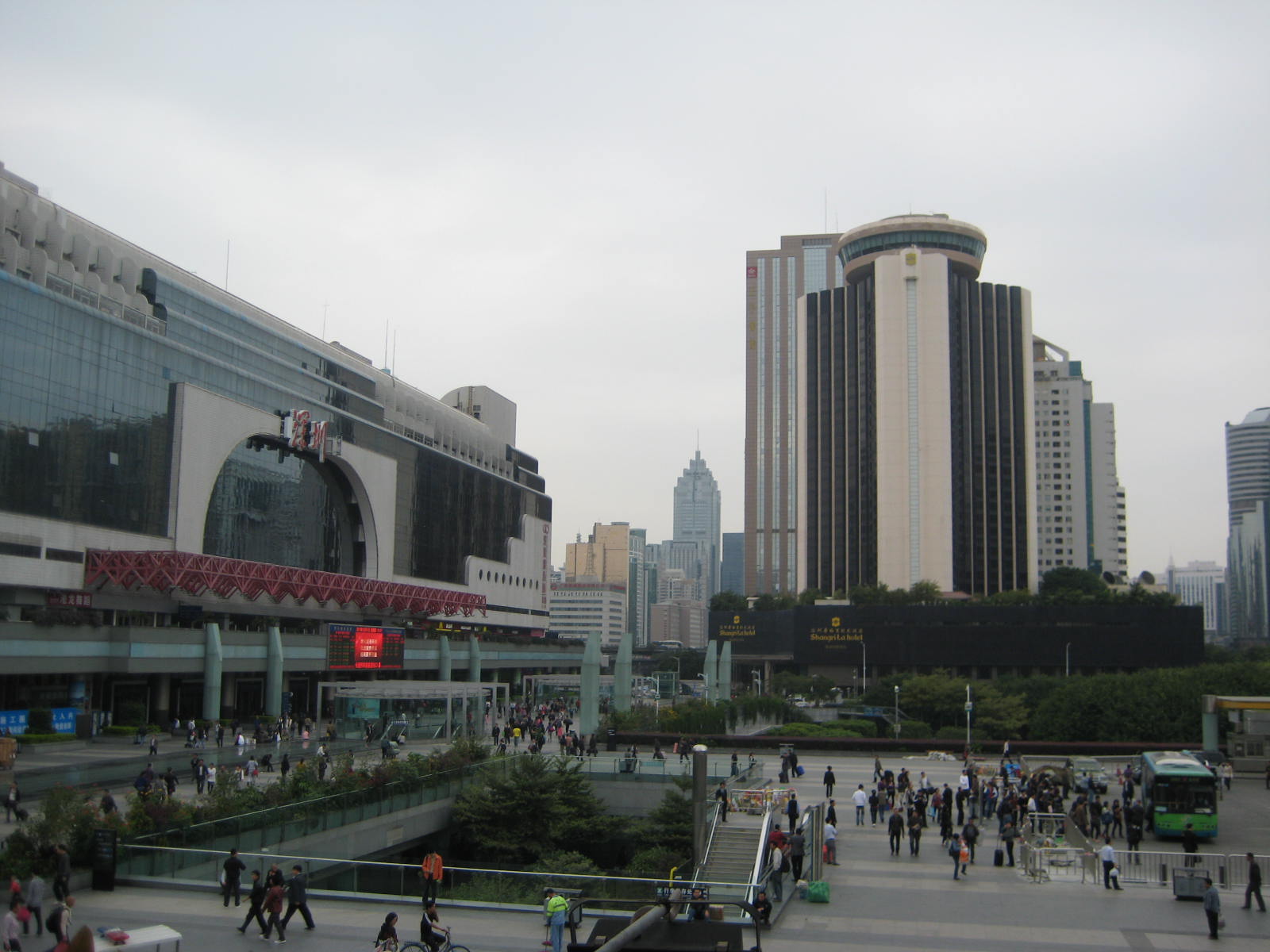 Shenzhen Railway Terminal & Shenzhen Metro Line 1 Lo Wo Terminal ...