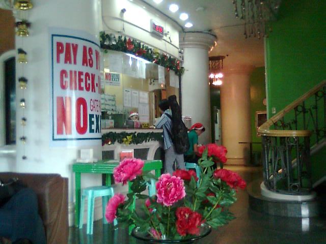 Walnut Hotel - Quezon City