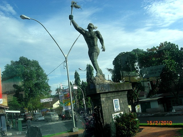 Patung Pelari Obor - Salatiga | seni pahat/ukir, patung/arca/pahatan