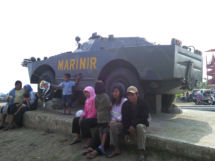 Monumen Tank Amfibi PT-76B - Kota Tegal