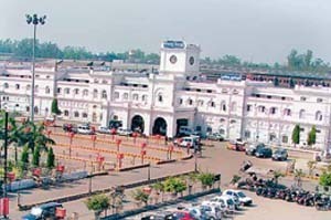 Gorakhpur Junction Railway Station - Gorakhpur