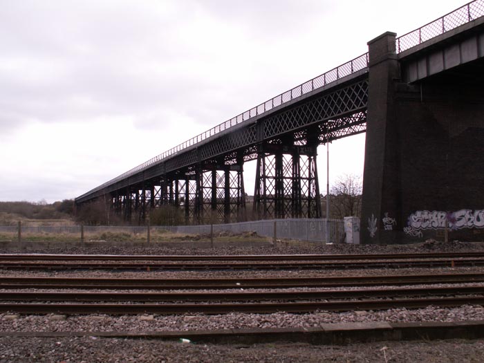 Bennerley Viaduct | railway, road bridge