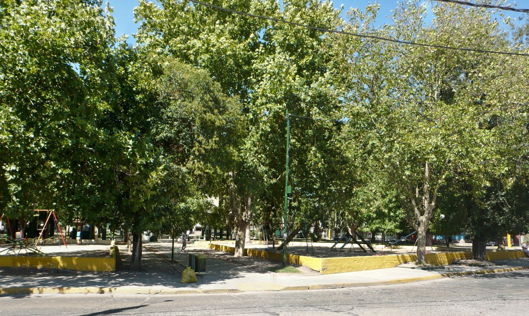 Plaza Vicente Re - Claypole