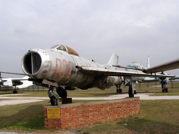 Mikoyan-Gurevich MiG-19S