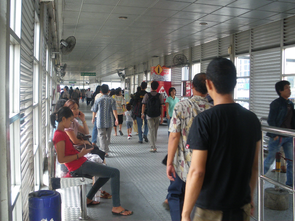 Halte Transjakarta Harmoni Central Busway