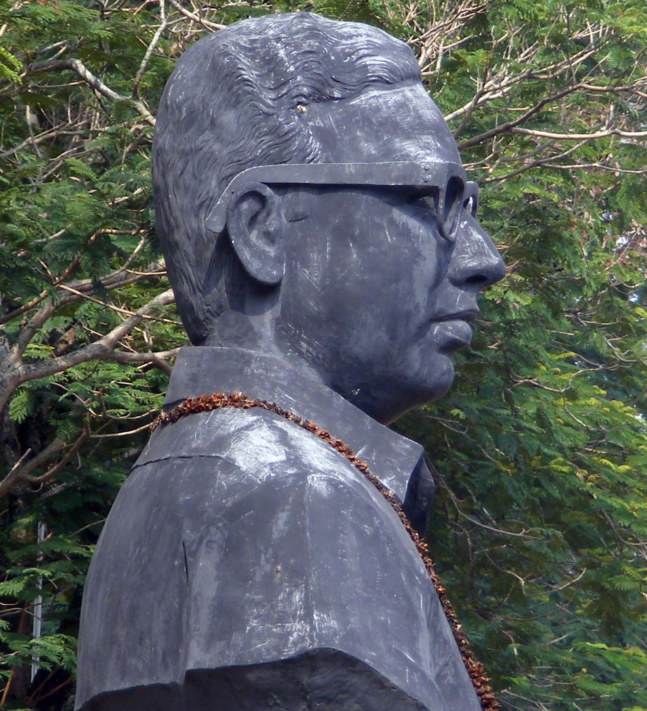 Vayalar Rama Varma Statue - Thiruvananthapuram