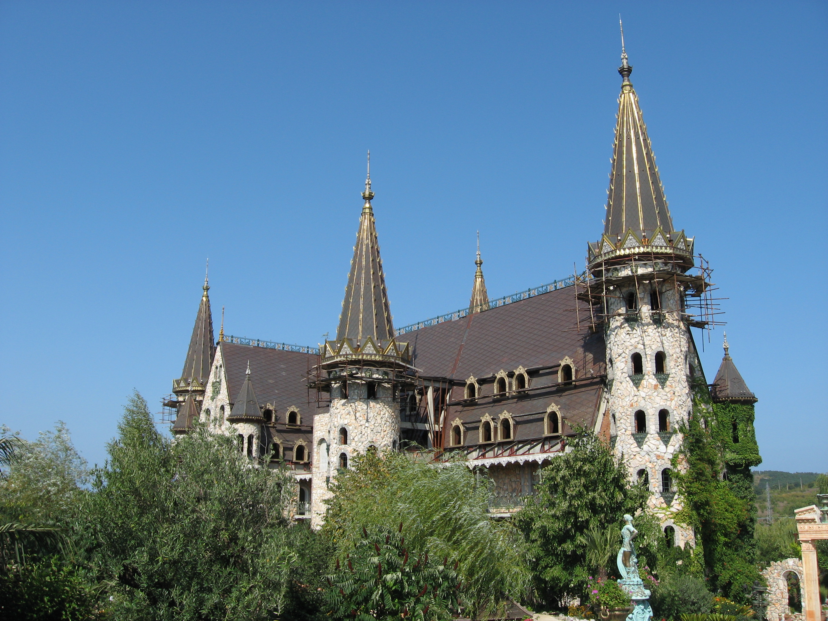 The Castle of Ravadinovo "In love with the Wind"