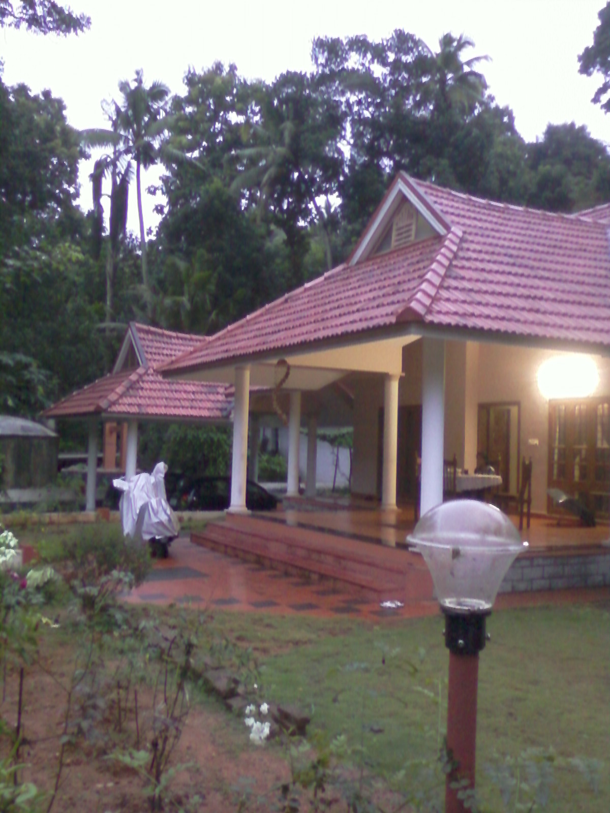 AATHIRA HOUSE KADAYANICKADU