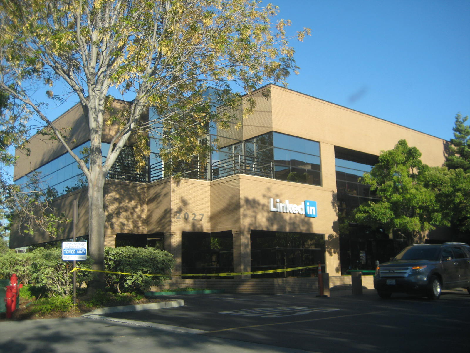 LinkedIn Building 2025 - Mountain View, California | office building